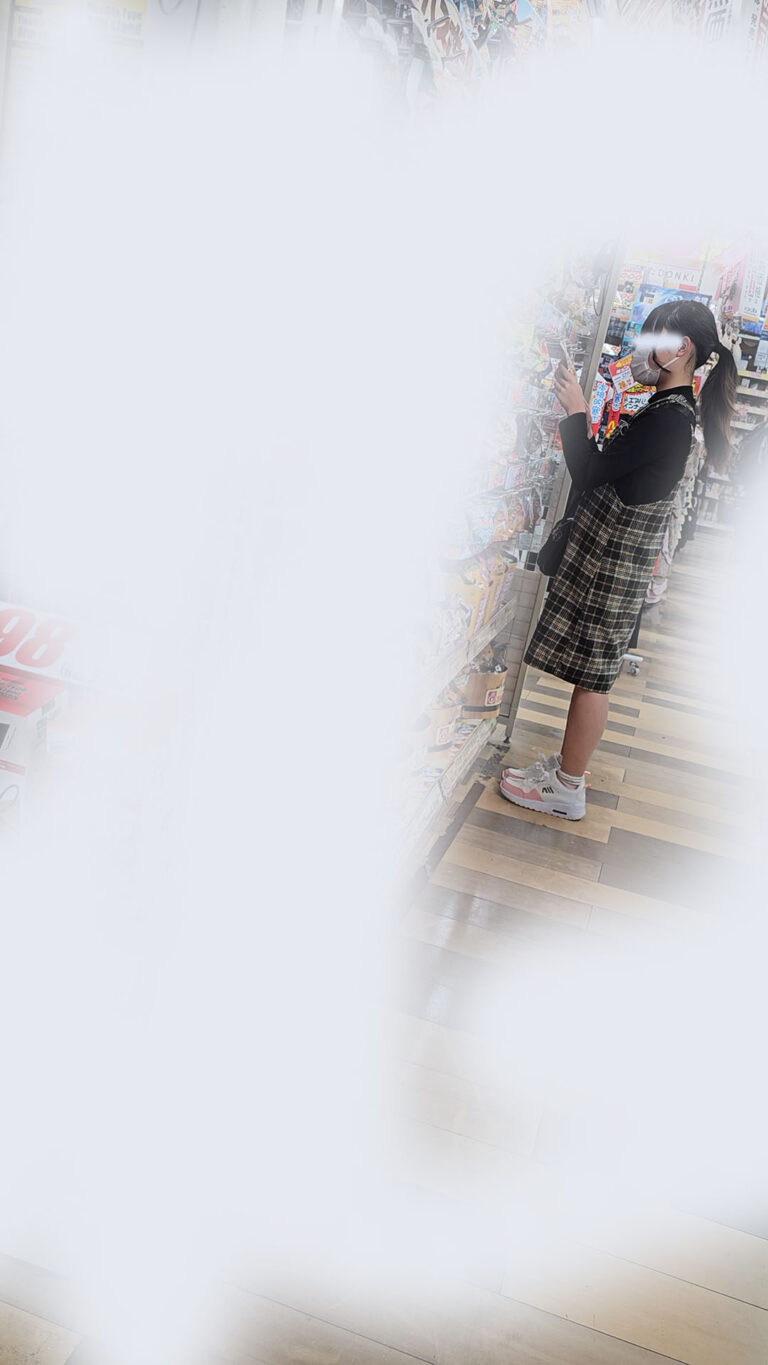 【PALPIS】お尻が痒くて丸出し、逆さ撮り＆座りパンチラ。 | 君のパンツは。