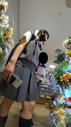 【HONEYsPOT】貴重な静止画作品、制服JKのシミ付きPを楽しむ。 | 君のパンツは。