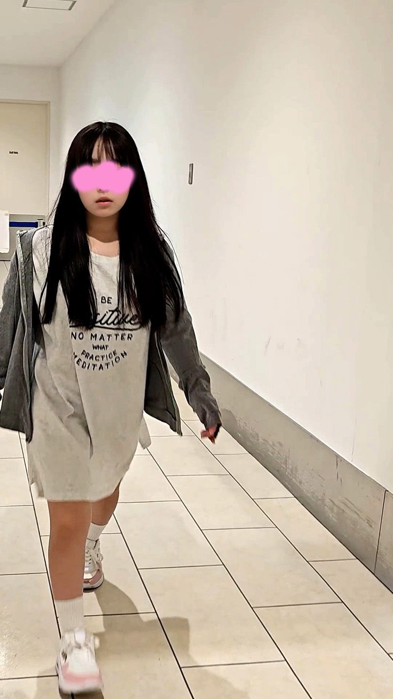 【PALPIS】下りエスカで美女の水玉パンチラとOPまで丸見え！？wwwww | 君のパンツは。