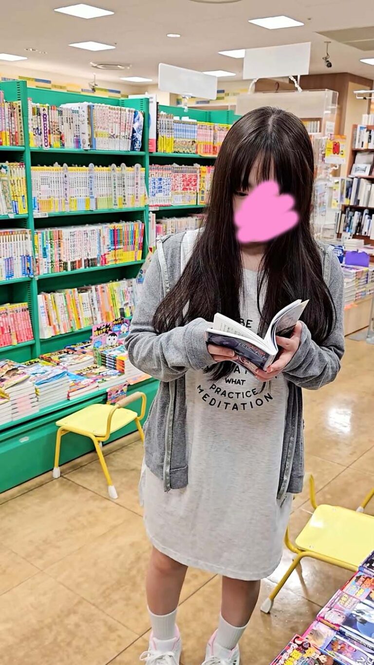 【PALPIS】下りエスカで美女の水玉パンチラとOPまで丸見え！？wwwww | 君のパンツは。